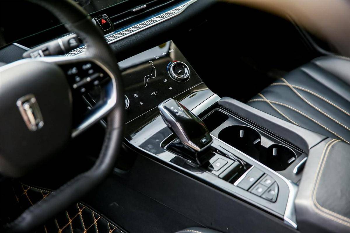 奔腾B70与中大型SUV红旗HS5、奔腾T99是同芯同源，2.0T发动机的车型仅此一款！_搜狐汽车_搜狐网