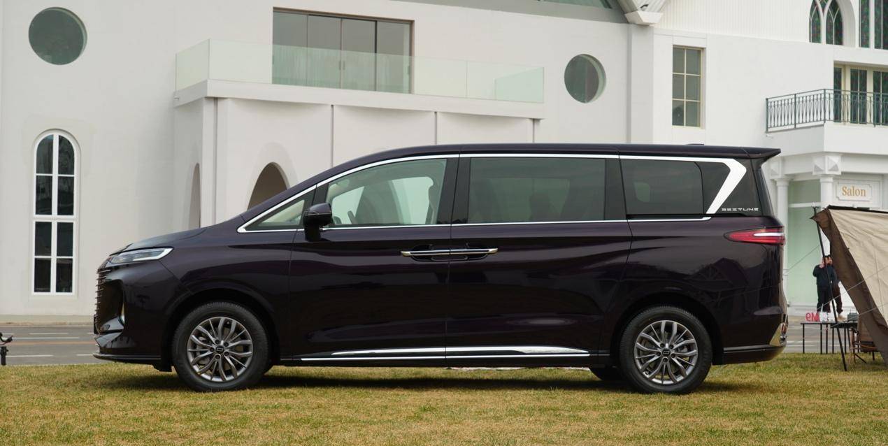 奔腾M9：车长超5米2，车内空间超大，配2.0T+48V轻混动力_搜狐汽车_搜狐网