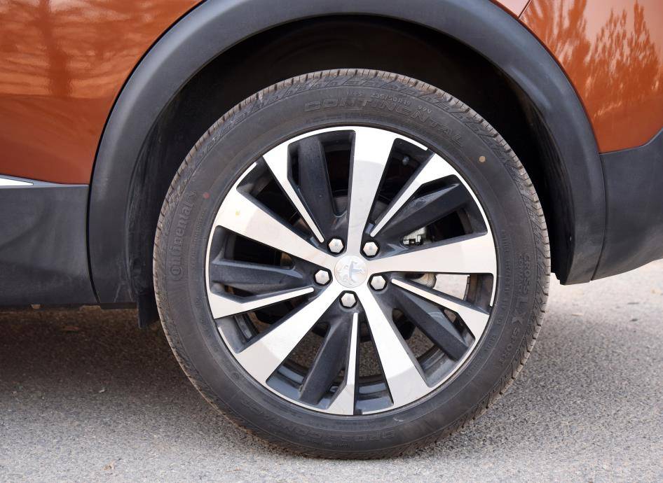 法系车终于开窍了，新车内饰再升级，爆211马力＋8AT，油耗6.3L_搜狐汽车_搜狐网