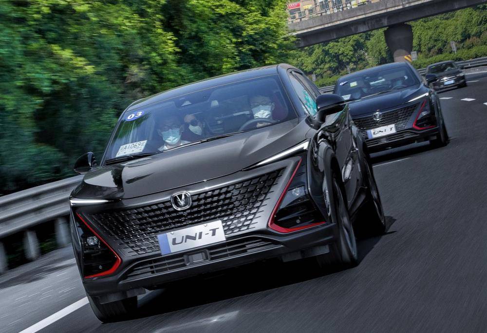 长安渐入佳境，UNI-T运动版露面！黑尾翼黄卡钳或搭2.0T_搜狐汽车_搜狐网