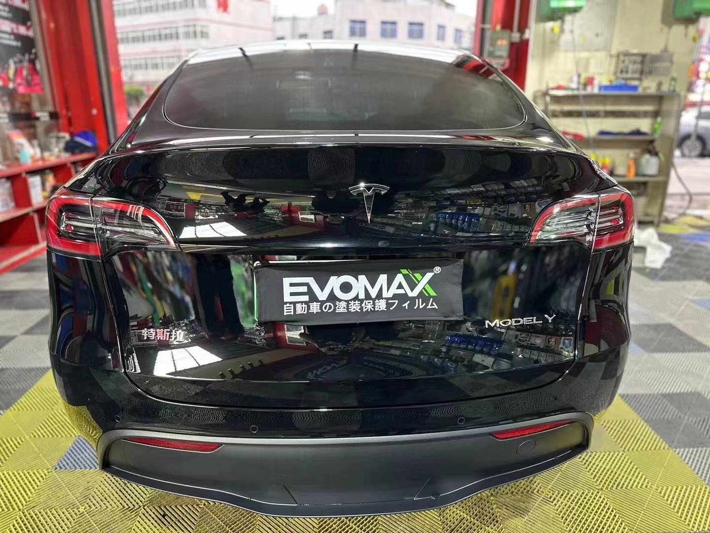 黑色特斯拉model Y-EVOMAX易膜日本TPU车衣,出众且独一无二_搜狐汽车_搜狐网