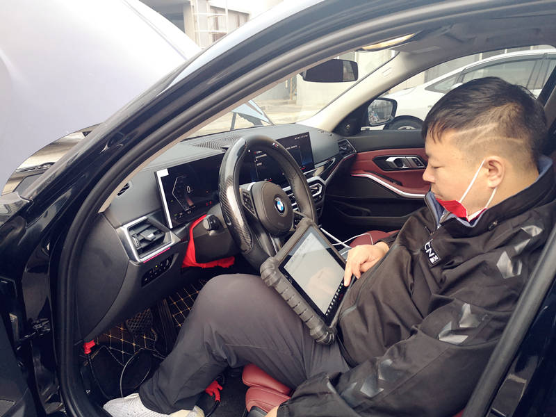 23款宝马325Li刷ECU成本高？加装C2电脑实现动力特调分享！_搜狐汽车_搜狐网