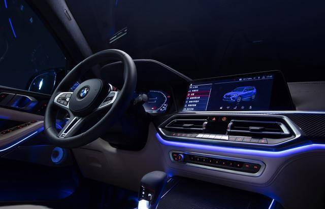 王者归来，宝马X5配4.4T＋V8发动机爆600马力，连颗螺丝都是进口_搜狐汽车_搜狐网