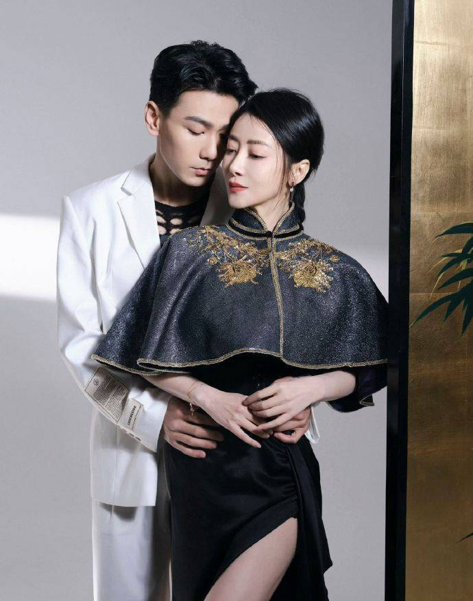 陈紫函夫妇520晒七周年写真 男方霸道搂腰秀恩爱-搜狐大视野-搜狐新闻