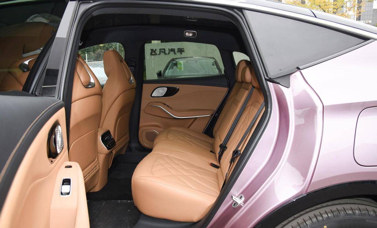 上汽“王炸”SUV，轴距2950mm，很宽敞，飞凡R7实拍_搜狐汽车_搜狐网