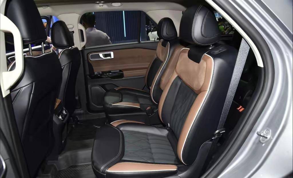 真正厚道的SUV，车长超5米，配2.3T+10AT，67座都有，探险者_搜狐汽车_搜狐网