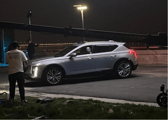 紧凑级轿跑SUV享受9K分辨率大连屏，凯迪拉克GT4惊艳满级！_搜狐汽车_搜狐网