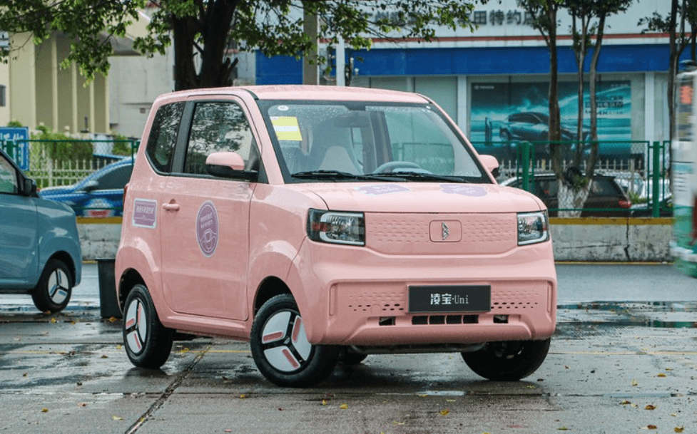 3万预算，选高配凌宝uni还是低配宏光MINIEV，两车到底差在哪？_搜狐汽车_搜狐网