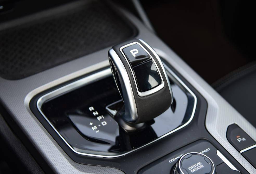 李书福又放出黑马！还是豪华大七座，丐版配1.8T＋6AT，轴距超2米8_搜狐汽车_搜狐网