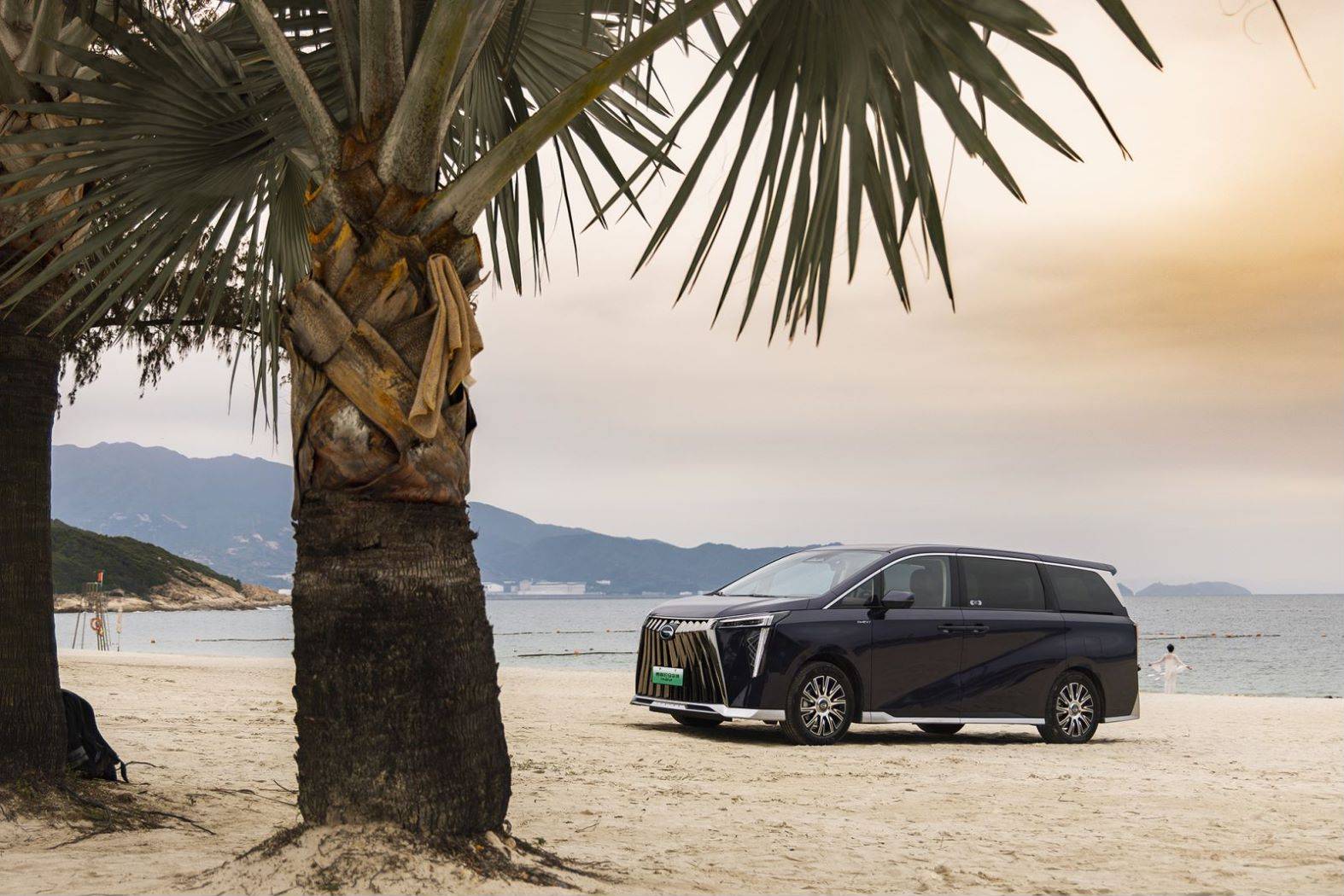 业内首款后风挡气囊的高端MPV，2.0T插混续航1442km，不火都难_搜狐汽车_搜狐网