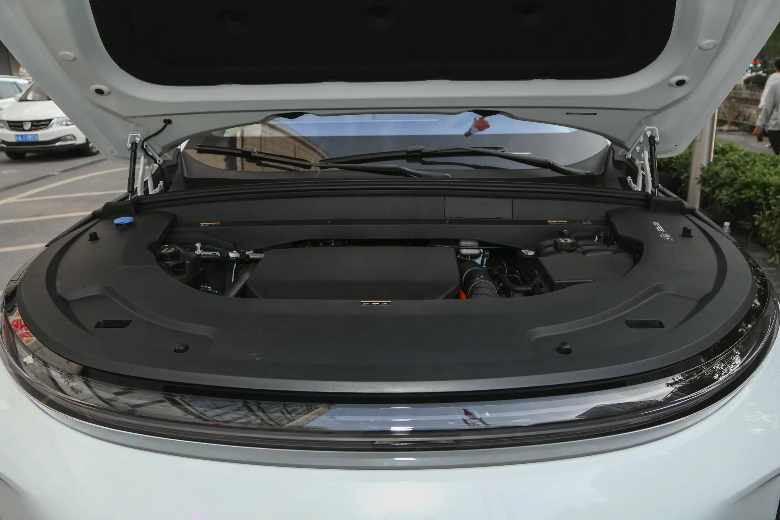 上市就拿销冠，终端无优惠，续航175km，5座布局，理想L7好在哪？_搜狐汽车_搜狐网