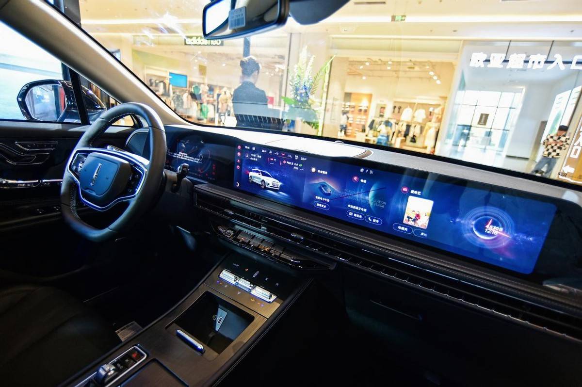 全新林肯冒险家PK凯迪拉克XT4，谁能冲破美式豪华SUV边界？_搜狐汽车_搜狐网