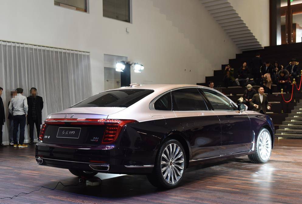 红旗H9到底什么档次？看看旁边的奥迪A6，对比下“黯然失色”_搜狐汽车_搜狐网