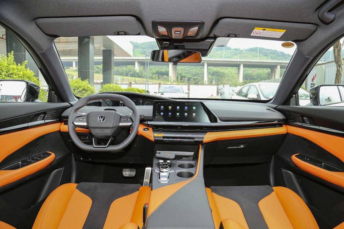 解读长安UNI-V，不到13万起，就配2.0T+爱信8AT，不比合资香？_搜狐汽车_搜狐网