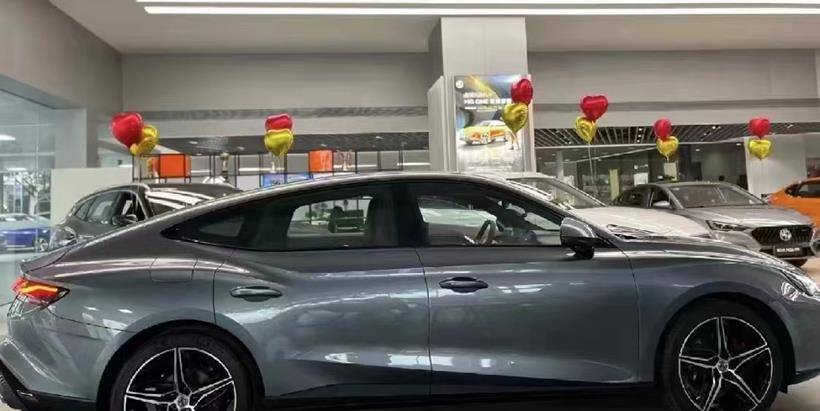 全新名爵MG7到店，外观不输奥迪A7，261马力＋9AT，还带电子限滑_搜狐汽车_搜狐网