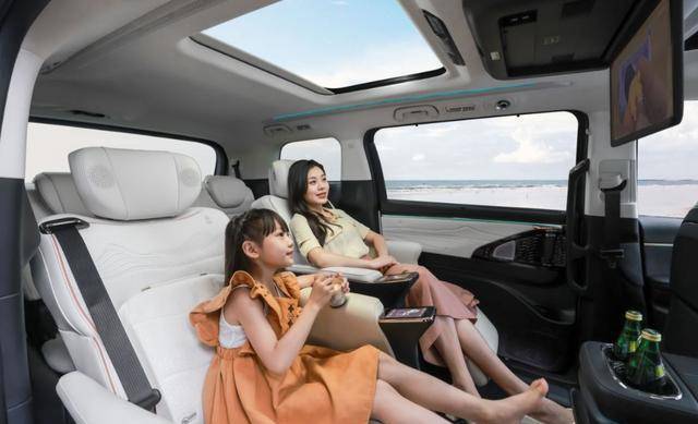 刚官宣就“一夜成名”！连公务舱都敢标配，续航1032km，静如深海_搜狐汽车_搜狐网