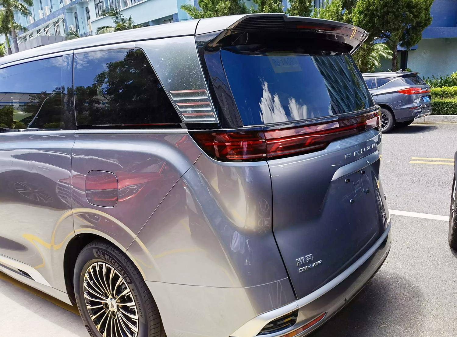 比亚迪“腾势D9”样车现身，月底开卖，续航超1000km，外观惊艳！_搜狐汽车_搜狐网