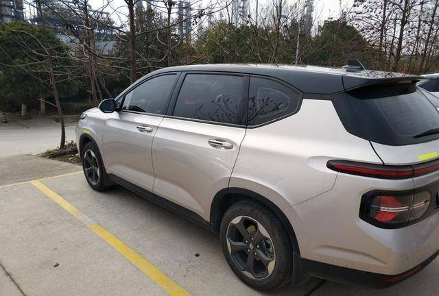 8万级的全能车，跟日系丰田一样省油，配6个座位，还带独立座椅_搜狐汽车_搜狐网