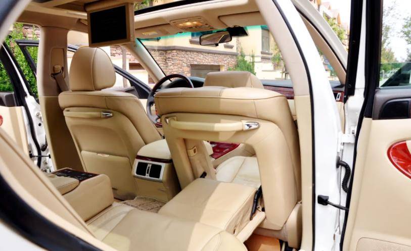 出厂不超20辆，“红旗HQ430”白色版重现江湖，气场不输奔驰S级！_搜狐汽车_搜狐网