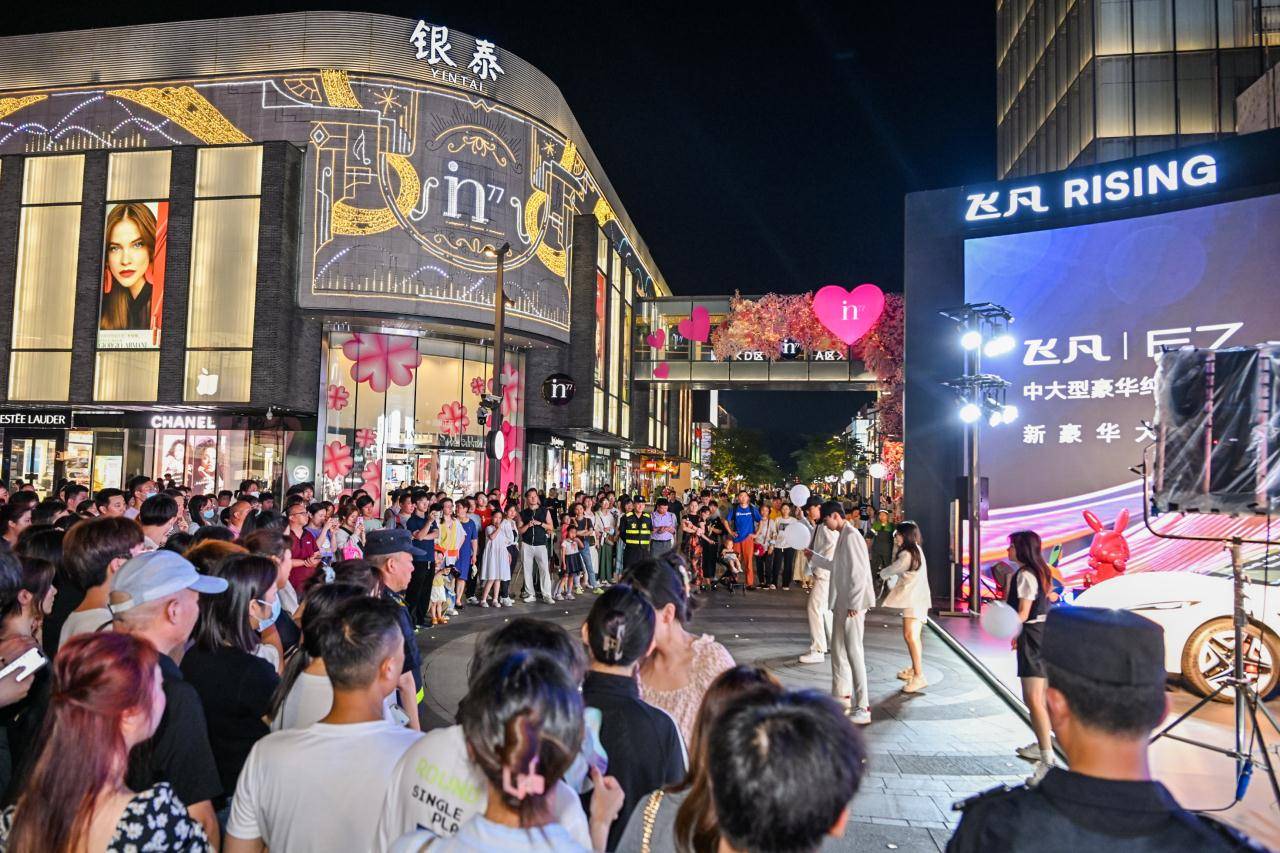 飞凡汽车双旗舰R7、F7携闪耀亮相杭州 上汽飞凡诠释极智舒适科技理念_搜狐汽车_搜狐网