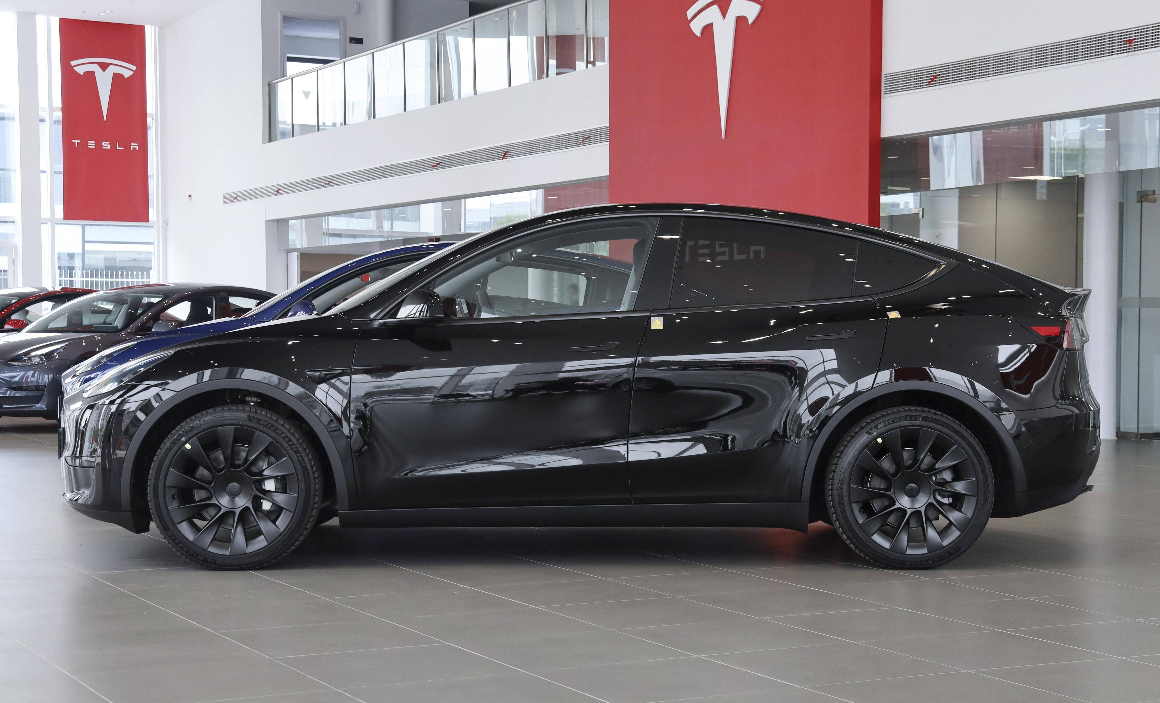 Model Y四月份销量下滑，这车到底行不行？_搜狐汽车_搜狐网