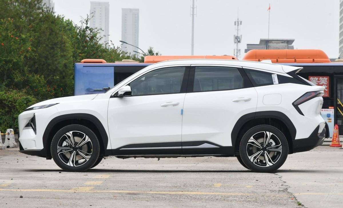 银河L7全系搭载吉利雷神动力+8155芯片，年轻人首选？_搜狐汽车_搜狐网