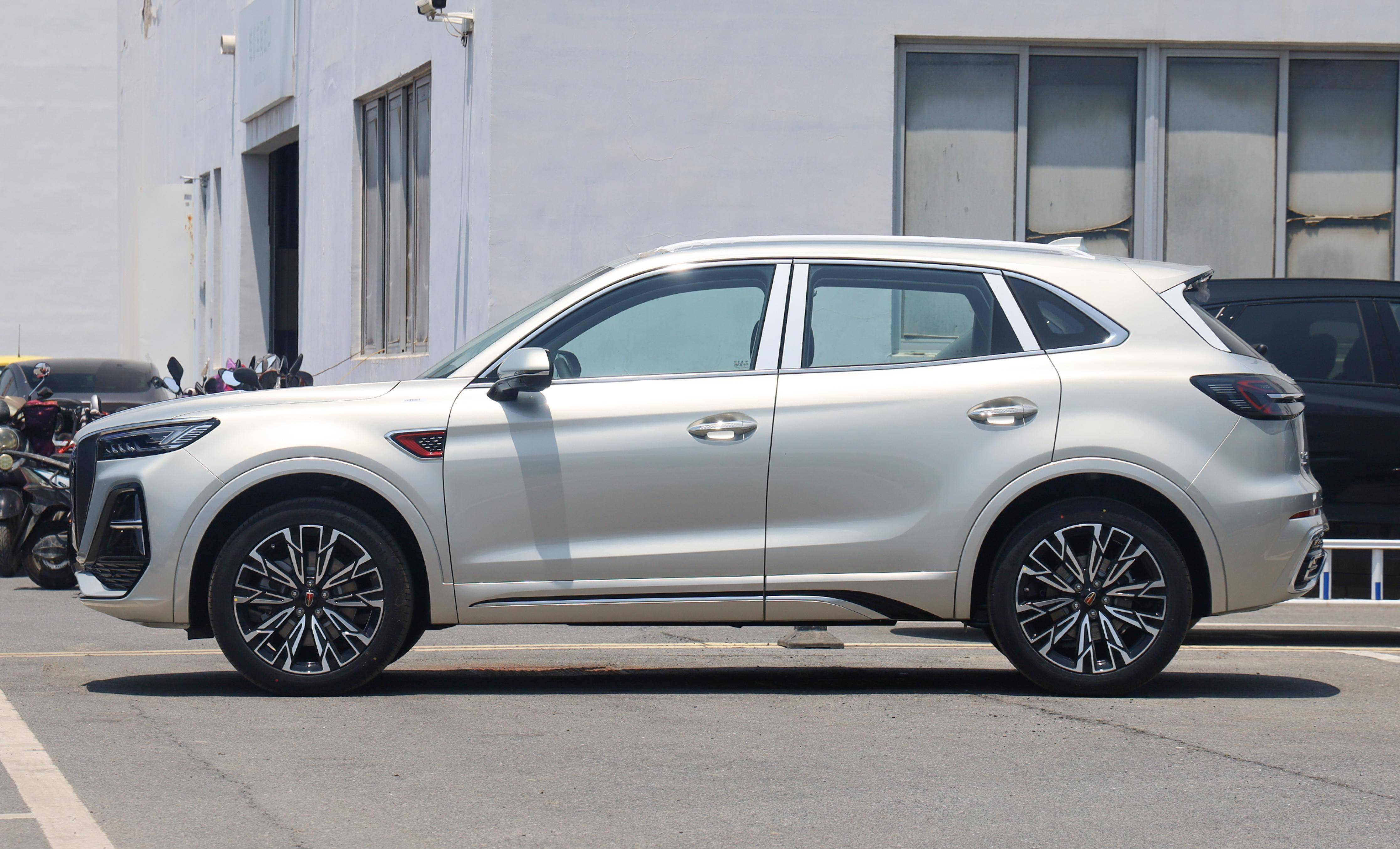 红旗HS5崭新来袭，全系2.0+8AT，18.38万元起售，值得考虑吗？_搜狐汽车_搜狐网