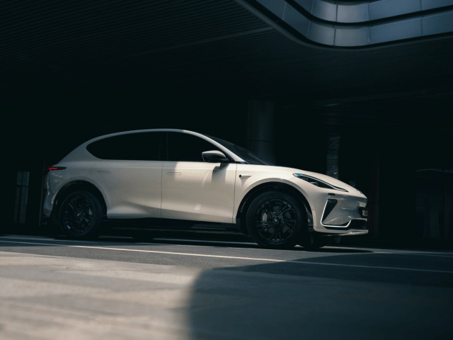 智己LS7新增两款车型，搭载“全程AI舱”，售28.98万起_搜狐汽车_搜狐网