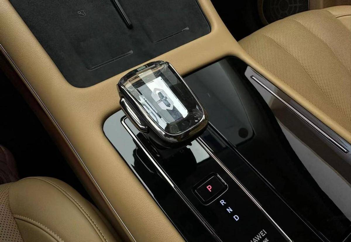 同为增程SUV，问界M7为何卖不过理想L8？实拍2022款 两驱舒适版_搜狐汽车_搜狐网