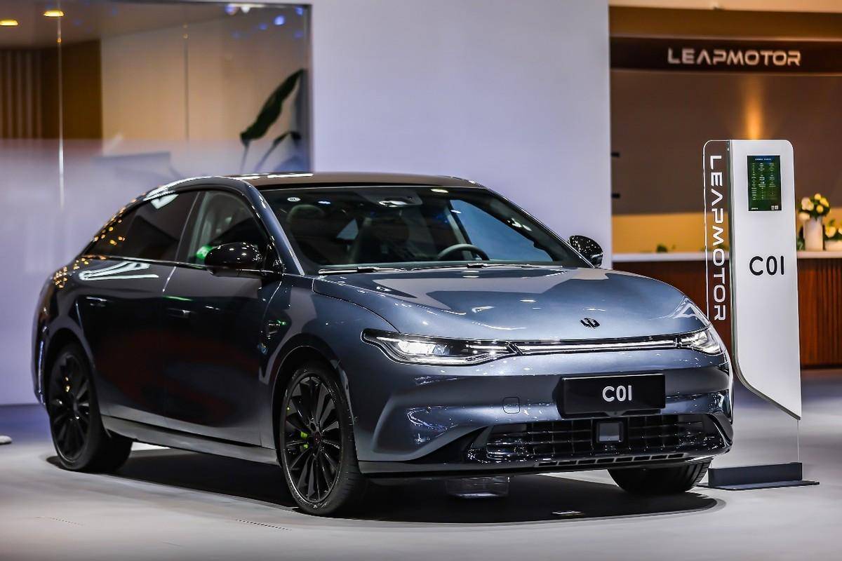 15万级呼声最高的车型，零跑C01与深蓝SL03谁更值得选？_搜狐汽车_搜狐网