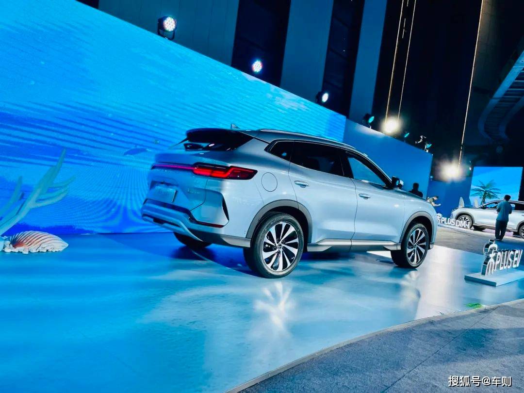 更狠了，宋PLUS冠军版上市：2年狂卖超50万辆，这次DM-i也有FSD了_搜狐汽车_搜狐网