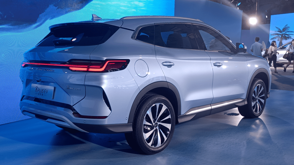 宋PLUS DM-i冠军版升级FSD悬架，次顶配够用了？_搜狐汽车_搜狐网