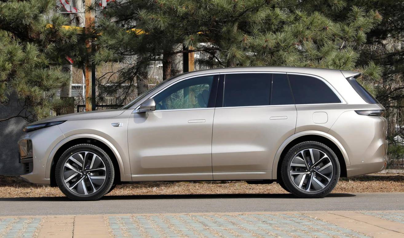 一箱油能跑1315km，车长超5米，还能上绿牌，带你看理想L8_搜狐汽车_搜狐网