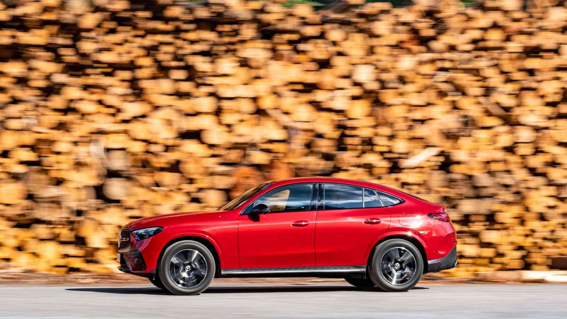 纯电续航最高131km 奔驰GLC轿跑插混版实车亮相 配空气悬架_搜狐汽车_搜狐网