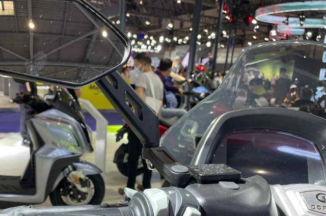 斗风F1-150：顶配卖24990元，国产倒三轮车型实力如何？_搜狐汽车_搜狐网