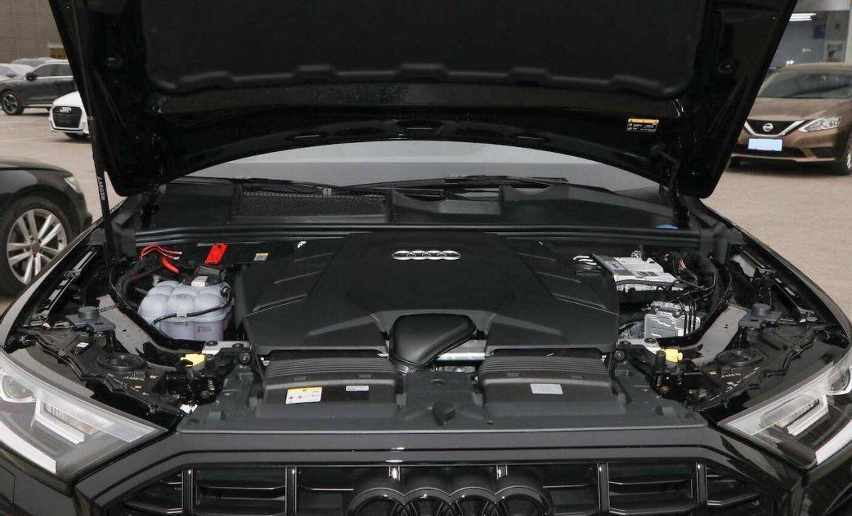 实拍奥迪Q7，2.0T爆发265马力，全系8AT带四驱，为何不火？_搜狐汽车_搜狐网