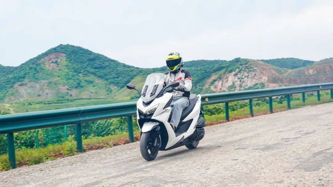 操控惊艳的大平踏—26999光阳ST250摩智测评_搜狐汽车_搜狐网