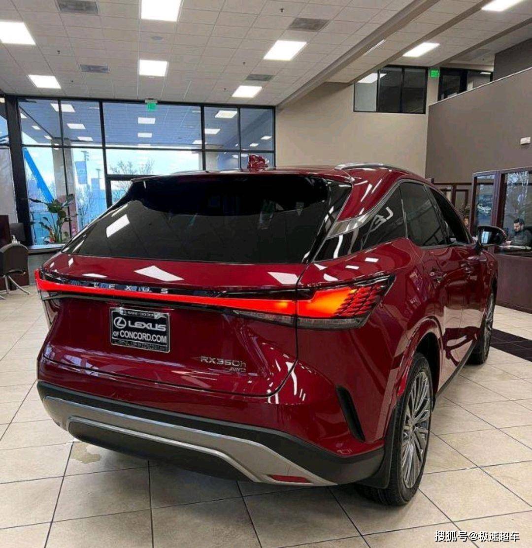 雷克萨斯RX海外实拍，多款动力引擎，造型犀利又大气_搜狐汽车_搜狐网
