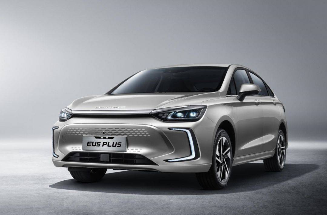 「有里有面 焕新满电」北汽EU5 PLUS—把“家”开到暖城来！_搜狐汽车_搜狐网