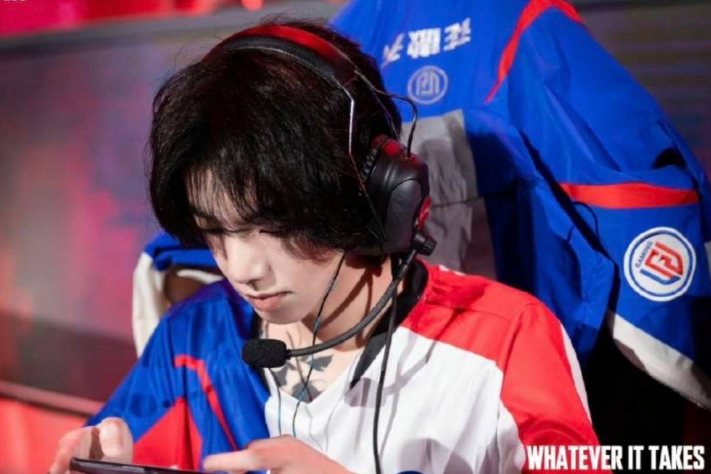 华晨宇PEL电竞首秀化身花傲天上场：正规注册训练刻苦助力联赛破圈_游戏_精英_和平