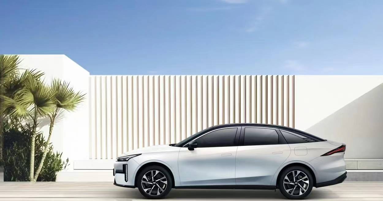 吉利银河L6官图首次公布 AI智能电混家轿即将登场_搜狐汽车_搜狐网