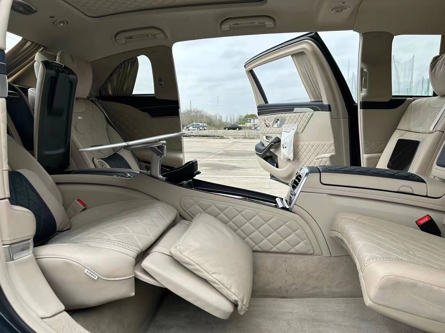 奢华的移动行宫，迈巴赫S680 Pullman_搜狐汽车_搜狐网