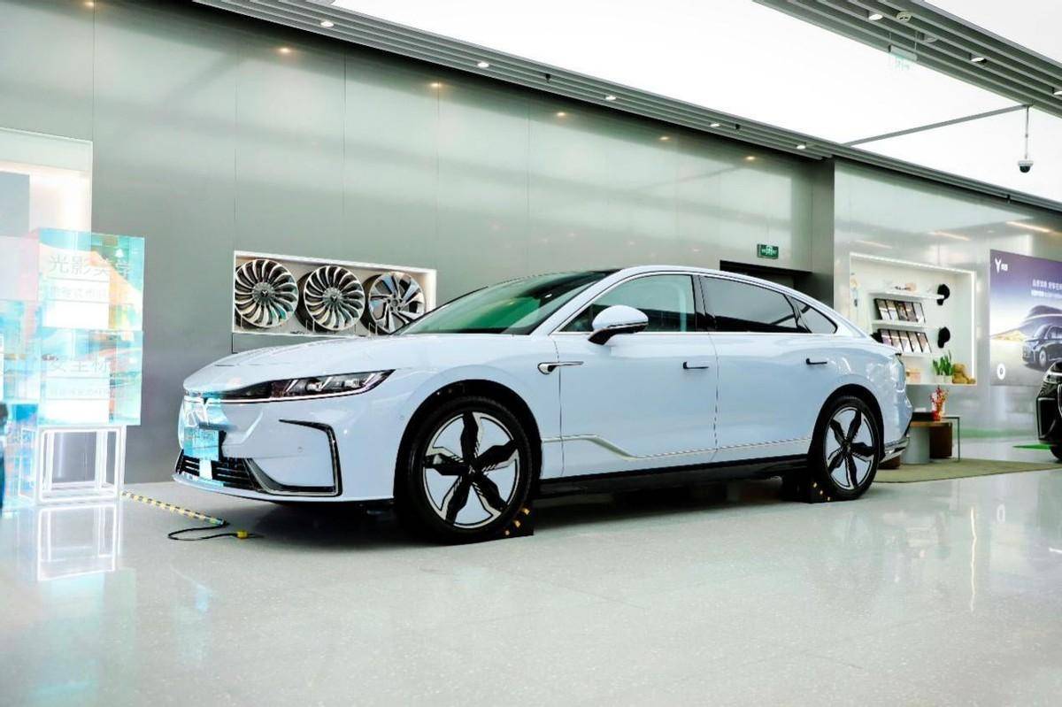 3万VS12.3万，蔚来ET5与岚图追光，谁才是价值之选？_搜狐汽车_搜狐网