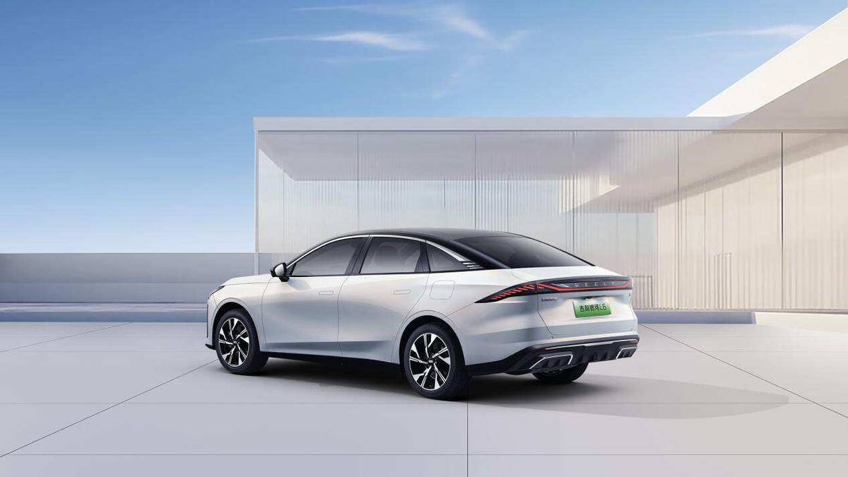 吉利银河L6赛道首秀，要撬BBA入门豪华轿车的墙角？_搜狐汽车_搜狐网