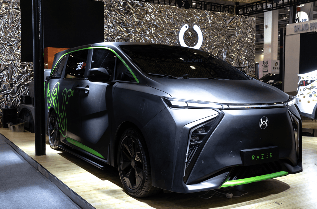 亮相2023 GT Show 合创V09 RAZER燃爆全场_搜狐汽车_搜狐网