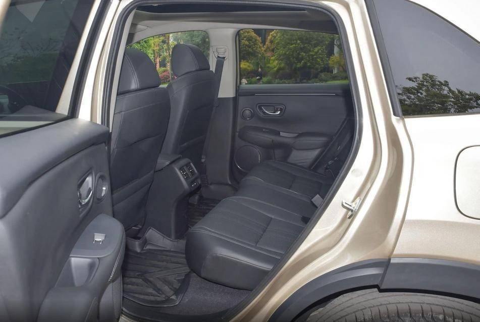 你确定老百姓买得起？红旗HS3对标本田HR-V，14.58万起_搜狐汽车_搜狐网