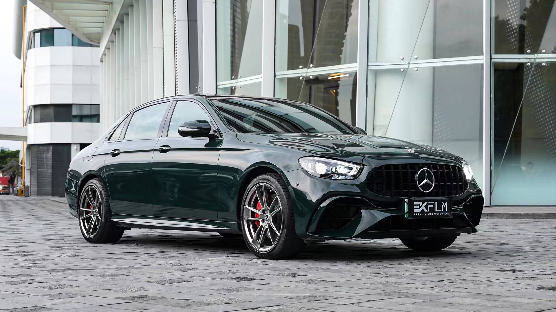 奔驰E63-EKFILM改色膜深翠绿，自带文艺的高级感_搜狐汽车_搜狐网