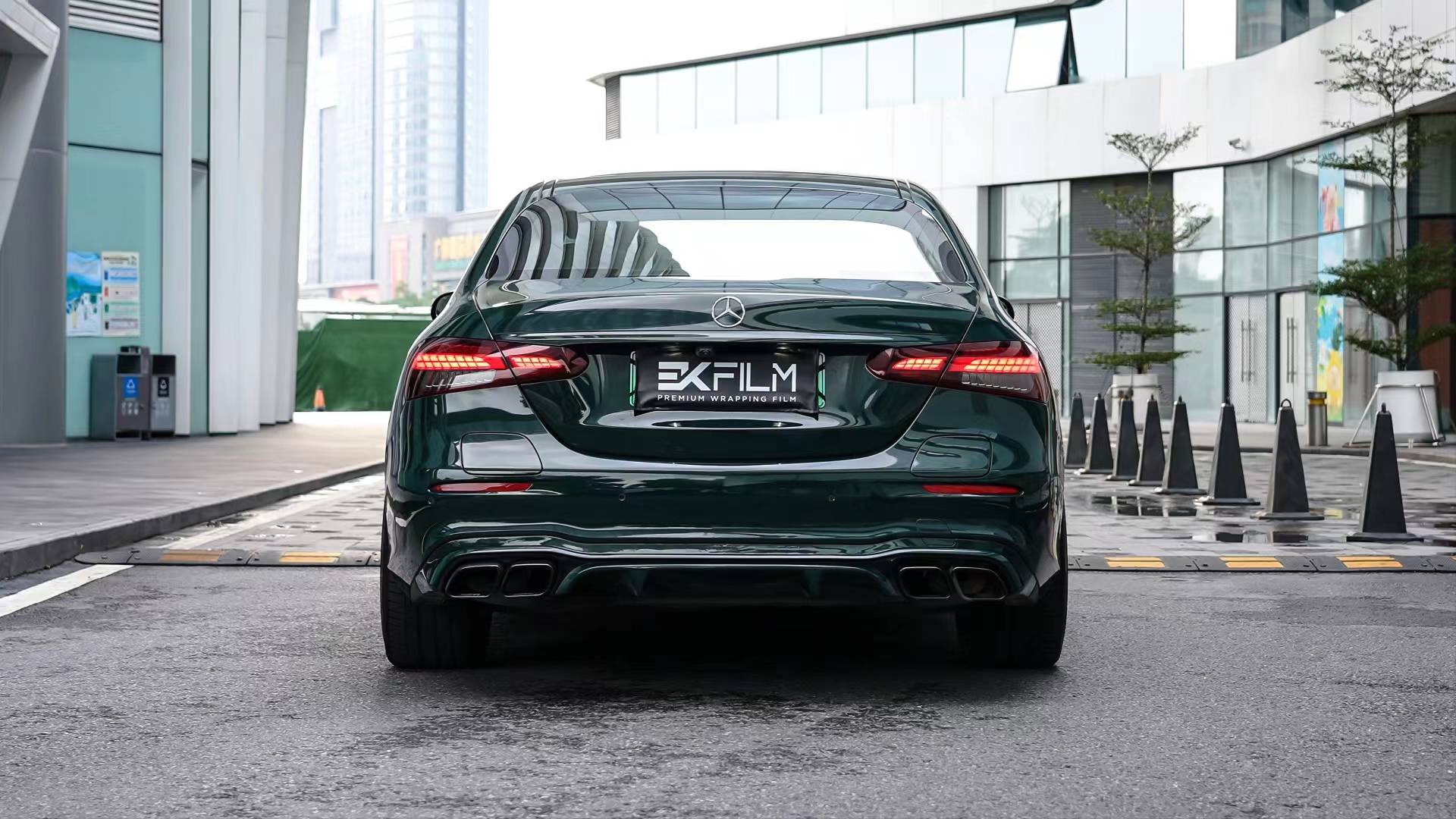奔驰E63-EKFILM改色膜深翠绿，自带文艺的高级感_搜狐汽车_搜狐网