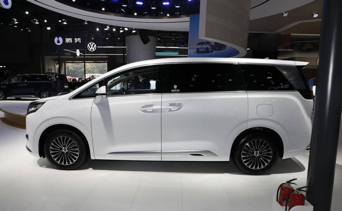 想买中大型MPV，腾势D9和传祺E9，该选哪个？_搜狐汽车_搜狐网