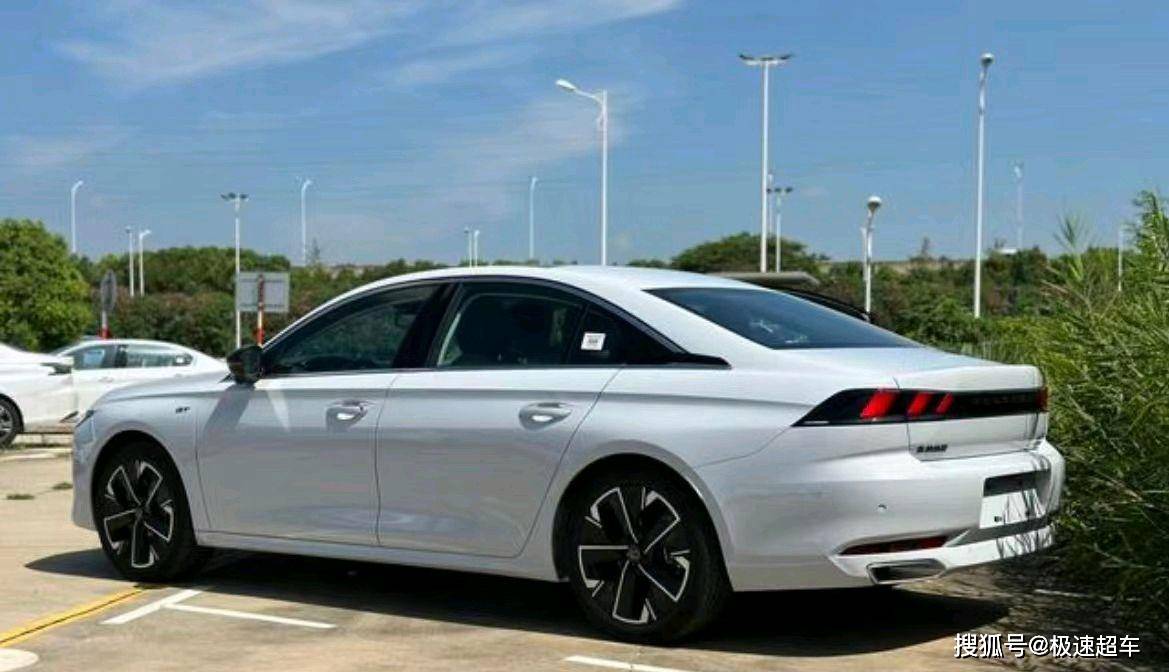 实拍国产标致508L，无边界格栅时尚又犀利，1.6T引擎，运动范十足_搜狐汽车_搜狐网